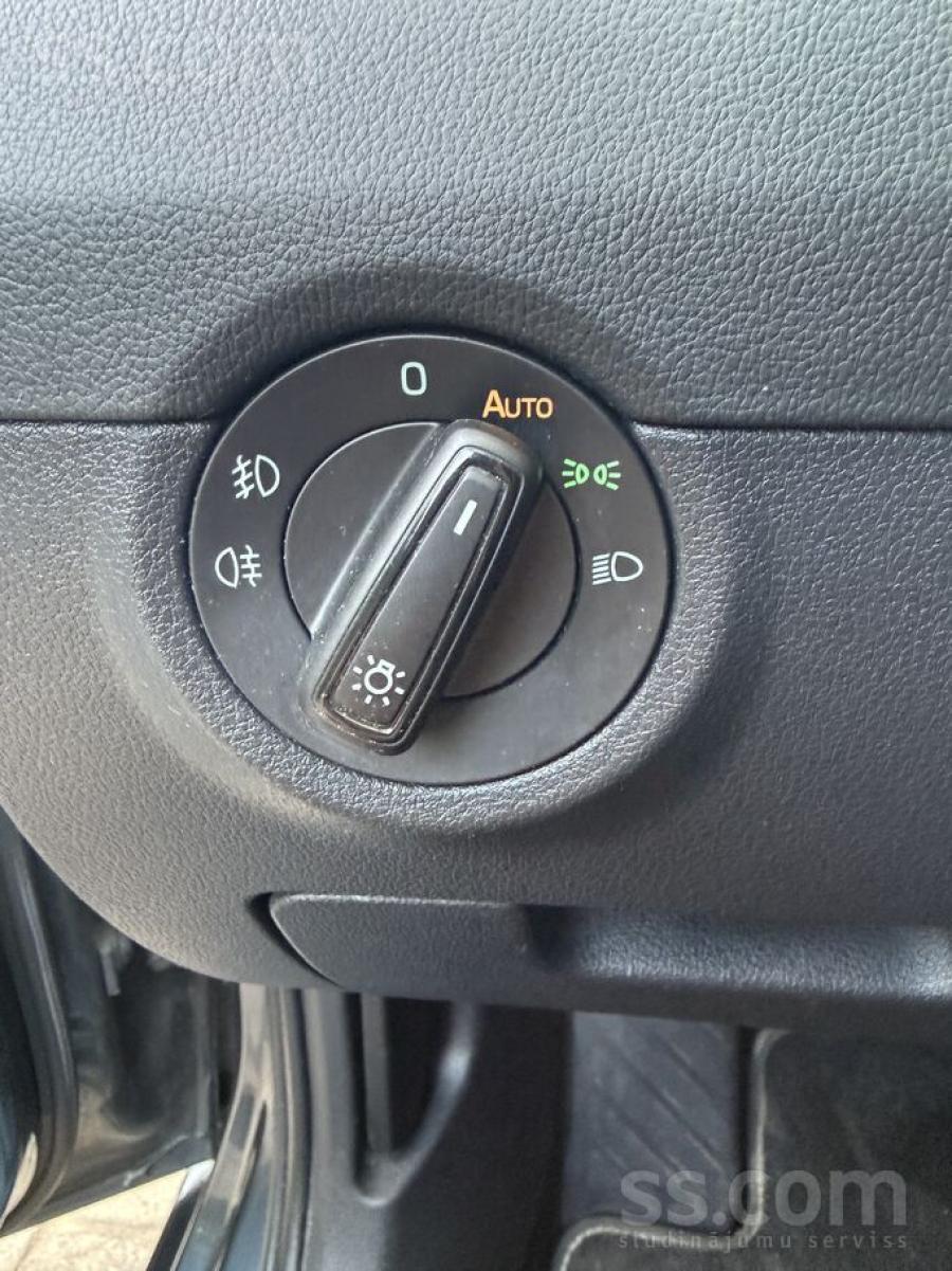 Grey Skoda Octavia 2018 in Jelgava, with an engine capacity of 1.60 L and mileage of 199 thousand km for 10500 €, photo 21 on AUTOMOTO.COM.LV