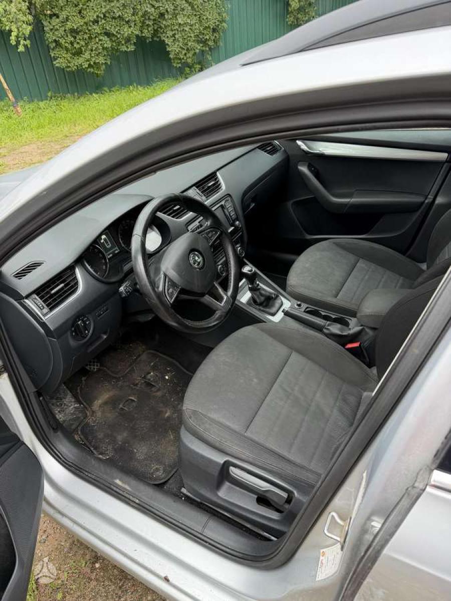 Pelēks Skoda Octavia 2018 Kauņa, ar dzinēja tilpumu 1.60 L un nobraukumu 295 tūkst. km par 3330 €, foto 11 vietnē AUTOMOTO.COM.LV