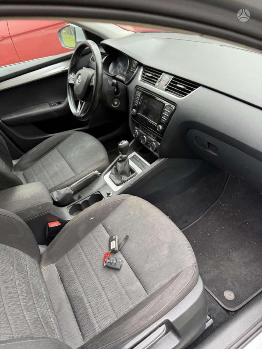 Pelēks Skoda Octavia 2018 Kauņa, ar dzinēja tilpumu 1.60 L un nobraukumu 295 tūkst. km par 3330 €, foto 14 vietnē AUTOMOTO.COM.LV