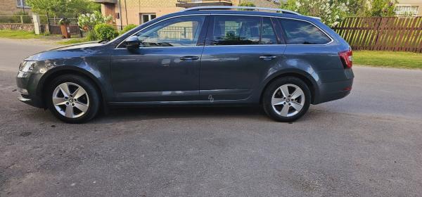 Skoda Octavia 2018 in Siauliai on AUTOMOTO.COM.LV Grey Skoda Octavia 2018 in Siauliai, with an engine capacity of 1.50 L and mileage of 334 thousand km for 8850 €, photo 3 on AUTOMOTO.COM.LV