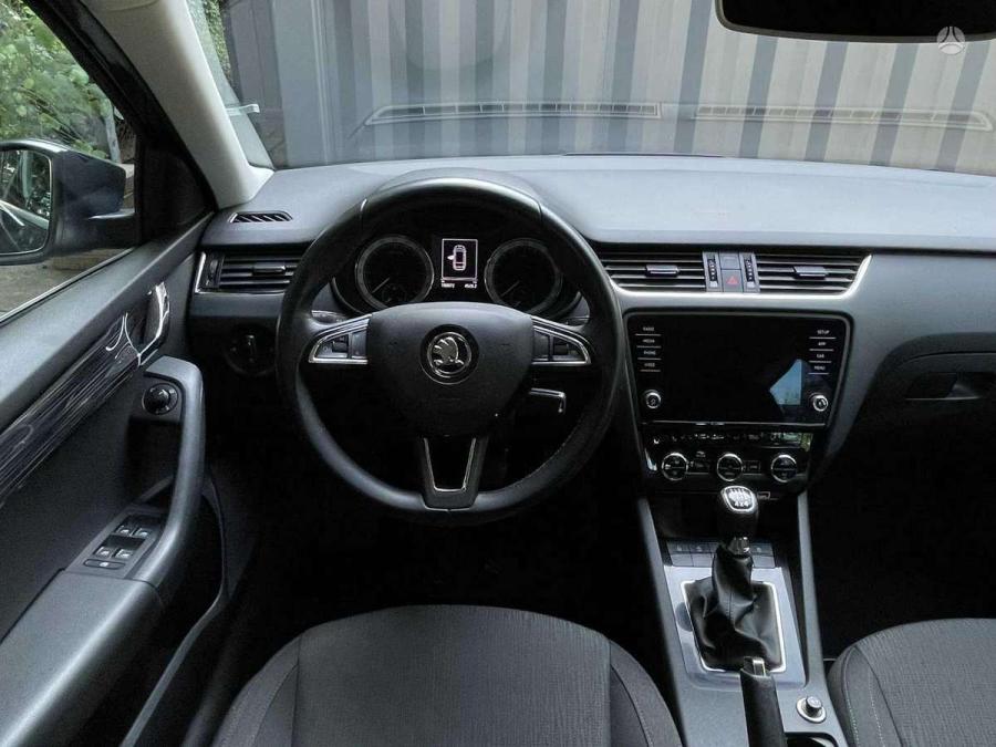 Pelēks Skoda Octavia 2018 Viļņa, ar dzinēja tilpumu 1.60 L un nobraukumu 151 tūkst. km par 12500 €, foto 12 vietnē AUTOMOTO.COM.LV