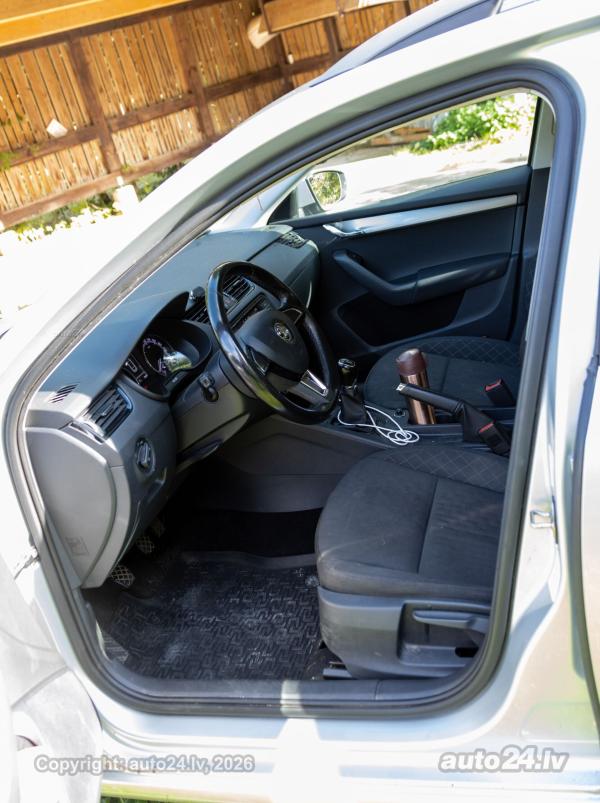 Grey Skoda Octavia 2018 in Tallinn, with an engine capacity of 1.60 L and mileage of 220 thousand km for 9899 €, photo 5 on AUTOMOTO.COM.LV