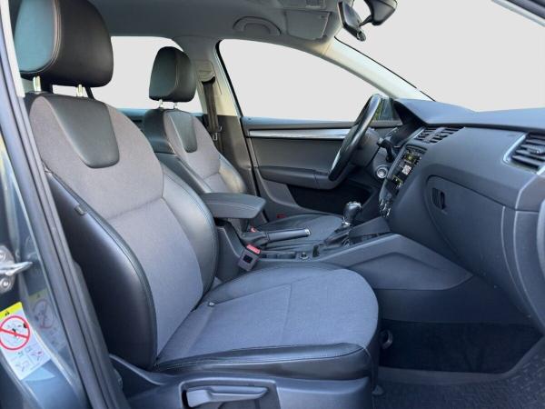 Шкода Октавия 2018 в Пярну на AUTOMOTO.COM.LV Серый Шкода Октавия 2018 в Пярну, объемом двигателя 1.80 л и пробегом 193 тыс. км за 13900 €, фото 6 на AUTOMOTO.COM.LV