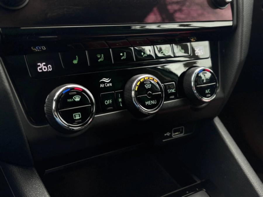 Pelēks Skoda Octavia 2019 Rīga, ar dzinēja tilpumu 2.00 L un nobraukumu 172 tūkst. km par 16650 €, foto 49 vietnē AUTOMOTO.COM.LV