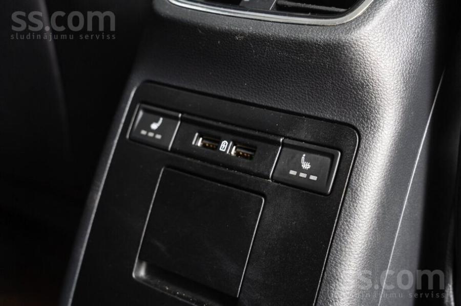 Grey Skoda Octavia 2019 in Riga, with an engine capacity of 2.00 L and mileage of 172 thousand km for 12950 €, photo 9 on AUTOMOTO.COM.LV