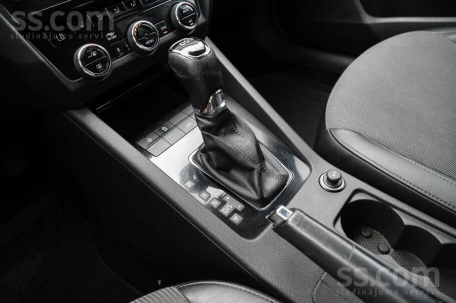 Grey Skoda Octavia 2019 in Riga, with an engine capacity of 2.00 L and mileage of 172 thousand km for 12950 €, photo 18 on AUTOMOTO.COM.LV