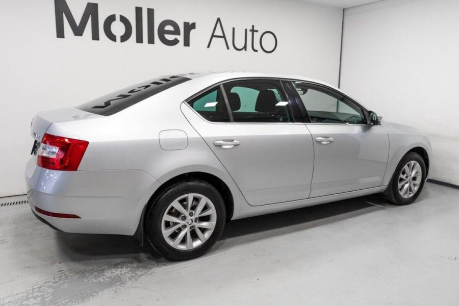 Grey Skoda Octavia 2019 in Vilnius, with an engine capacity of 1.60 L and mileage of 86 thousand km for 11950 €, photo 5 on AUTOMOTO.COM.LV