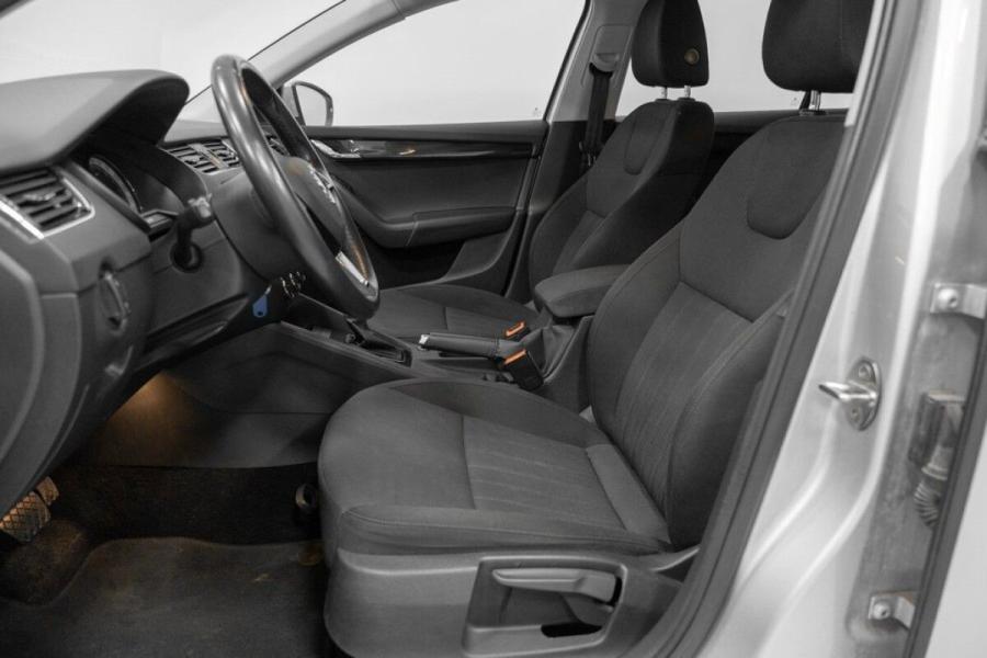 Grey Skoda Octavia 2019 in Vilnius, with an engine capacity of 1.60 L and mileage of 86 thousand km for 11950 €, photo 6 on AUTOMOTO.COM.LV