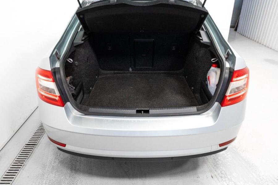 Grey Skoda Octavia 2019 in Vilnius, with an engine capacity of 1.60 L and mileage of 86 thousand km for 11950 €, photo 17 on AUTOMOTO.COM.LV