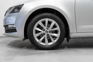 Grey Skoda Octavia 2019 in Vilnius, with an engine capacity of 1.60 L and mileage of 86 thousand km for 11950 €, photo 18 on AUTOMOTO.COM.LV