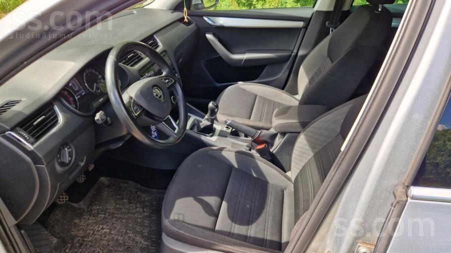 Grey Skoda Octavia 2019 in Riga, with an engine capacity of 1.50 L and mileage of 165 thousand km for 10280 €, photo 8 on AUTOMOTO.COM.LV