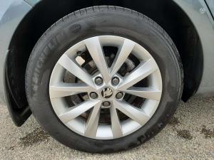 Pelēks Skoda Octavia 2019 Viļņa, ar dzinēja tilpumu 1.50 L un nobraukumu 99 tūkst. km par 14000 €, foto 19 vietnē AUTOMOTO.COM.LV