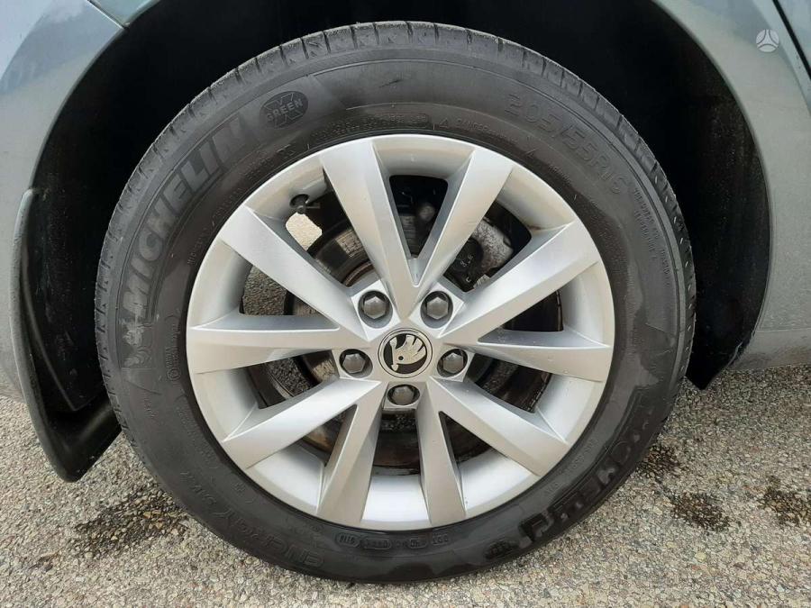 Pelēks Skoda Octavia 2019 Viļņa, ar dzinēja tilpumu 1.50 L un nobraukumu 99 tūkst. km par 14000 €, foto 19 vietnē AUTOMOTO.COM.LV