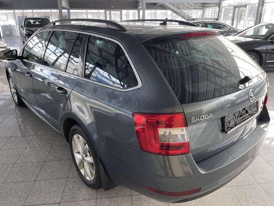 Grey Skoda Octavia 2020 in Klaipeda, with an engine capacity of 1.97 L and mileage of 124 thousand km for 13982 €, photo 4 on AUTOMOTO.COM.LV