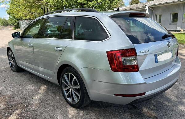 Grey Skoda Octavia 2020 in Taurage, with an engine capacity of 1.97 L and mileage of 263 thousand km for 9990 €, photo 6 on AUTOMOTO.COM.LV
