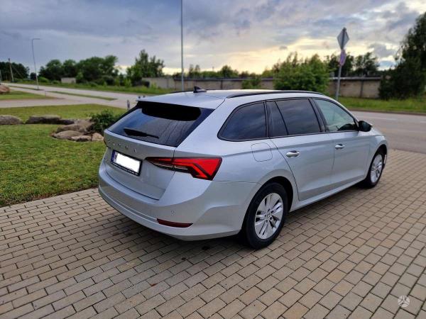 Grey Skoda Octavia 2020 in Ukmerge, with an engine capacity of 1.97 L and mileage of 332 thousand km for 9200 €, photo 4 on AUTOMOTO.COM.LV