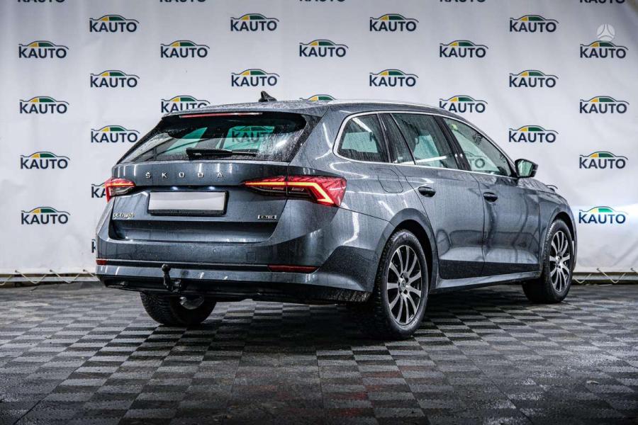 Grey Skoda Octavia 2021 in Kaunas, with an engine capacity of 1.50 L and mileage of 210 thousand km for 14290 €, photo 3 on AUTOMOTO.COM.LV