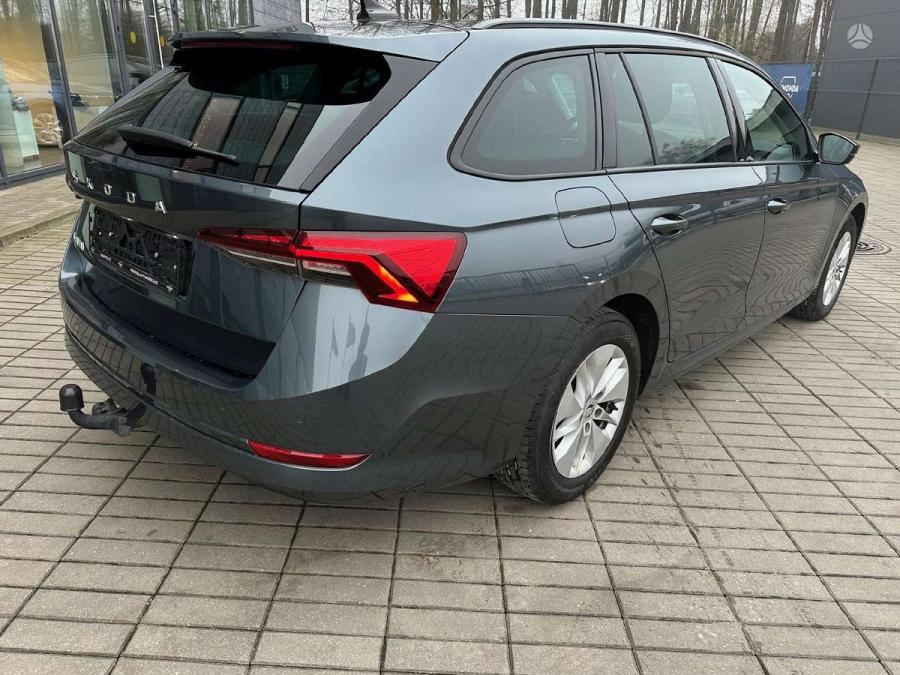 Grey Skoda Octavia 2021 in Kaunas, with an engine capacity of 1.00 L and mileage of 210 thousand km for 11900 €, photo 3 on AUTOMOTO.COM.LV