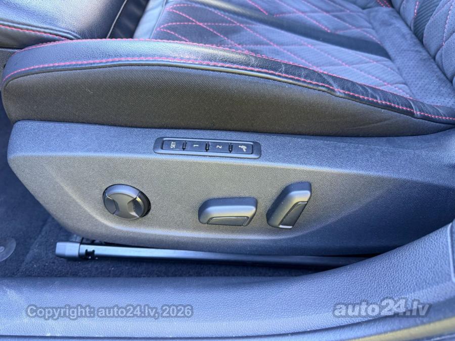 Grey Skoda Octavia 2021 in Tallinn, with an engine capacity of 2.00 L and mileage of 113 thousand km for 25600 €, photo 16 on AUTOMOTO.COM.LV
