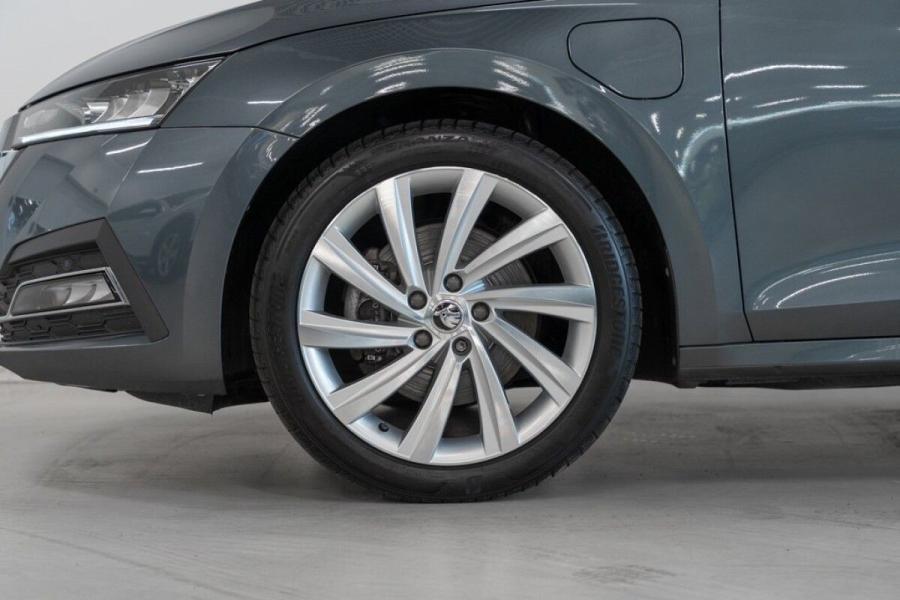 Pelēks Skoda Octavia 2021 Viļņa, ar dzinēja tilpumu 1.40 L un nobraukumu 136 tūkst. km par 19500 €, foto 25 vietnē AUTOMOTO.COM.LV