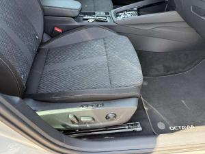Pelēks Skoda Octavia 2021 Viļņa, ar dzinēja tilpumu 1.40 L un nobraukumu 162 tūkst. km par 15500 €, foto 46 vietnē AUTOMOTO.COM.LV
