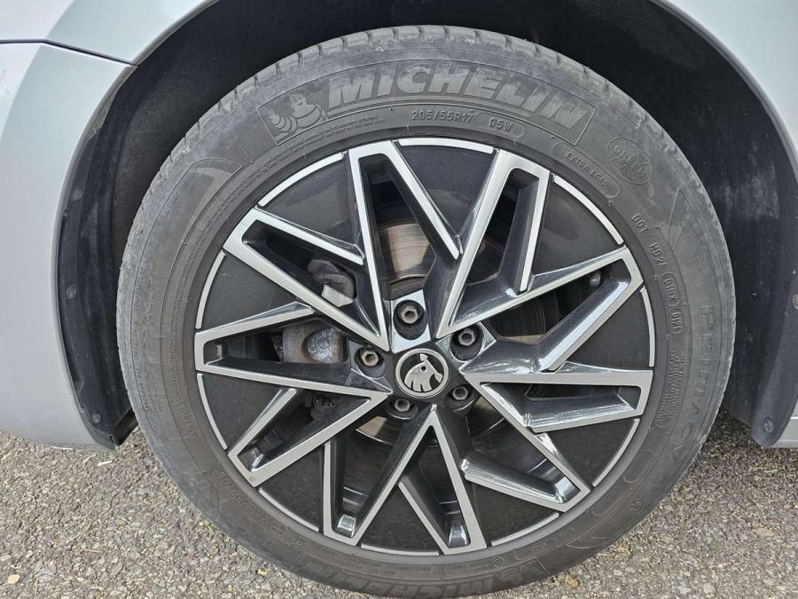 Grey Skoda Octavia 2021 in Utena, with an engine capacity of 1.97 L and mileage of 212 thousand km for 14800 €, photo 16 on AUTOMOTO.COM.LV