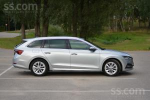 Grey Skoda Octavia 2021 in Riga, with an engine capacity of 1.50 L and mileage of 75 thousand km for 18100 €, photo 5 on AUTOMOTO.COM.LV