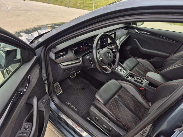 Grey Skoda Octavia 2021 in Siauliai, with an engine capacity of 1.97 L and mileage of 171 thousand km for 23900 €, photo 5 on AUTOMOTO.COM.LV