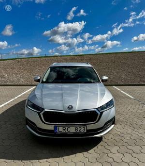 Grey Skoda Octavia 2021 in Kaunas, with an engine capacity of 1.97 L and mileage of 119 thousand km for 15900 €, photo 3 on AUTOMOTO.COM.LV