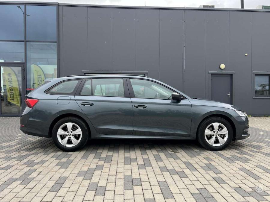 Grey Skoda Octavia 2021 in Siauliai, with an engine capacity of 1.97 L and mileage of 138 thousand km for 15300 €, photo 5 on AUTOMOTO.COM.LV