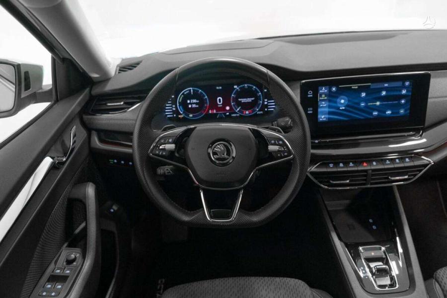 Grey Skoda Octavia 2021 in Vilnius, with an engine capacity of 1.40 L and mileage of 141 thousand km for 18950 €, photo 8 on AUTOMOTO.COM.LV