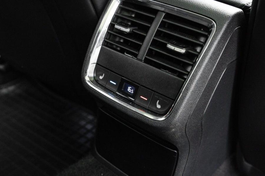 Grey Skoda Octavia 2022 in Riga, with an engine capacity of 2.00 L and mileage of 133 thousand km for 18850 €, photo 9 on AUTOMOTO.COM.LV