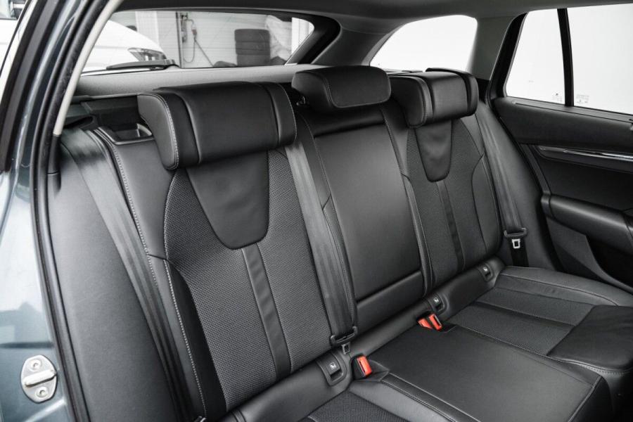 Grey Skoda Octavia 2022 in Riga, with an engine capacity of 2.00 L and mileage of 133 thousand km for 18850 €, photo 10 on AUTOMOTO.COM.LV