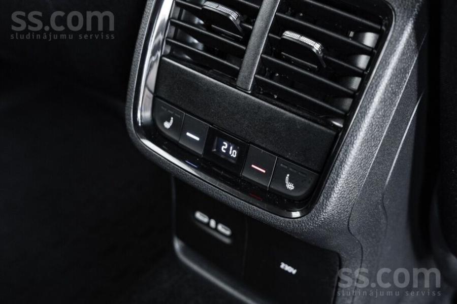 Grey Skoda Octavia 2022 in Riga, with an engine capacity of 2.00 L and mileage of 156 thousand km for 18500 €, photo 8 on AUTOMOTO.COM.LV