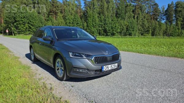Grey Skoda Octavia 2022 in Riga, with an engine capacity of 2.00 L and mileage of 82 thousand km for 18999 €, photo 4 on AUTOMOTO.COM.LV