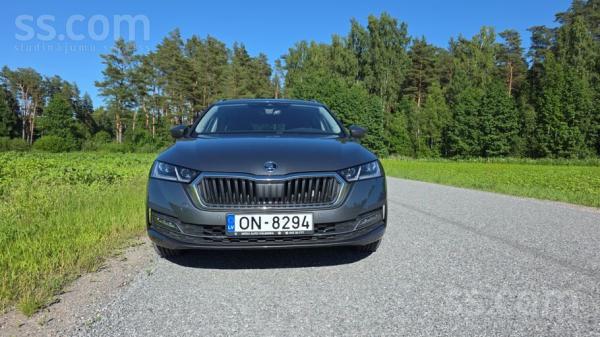 Grey Skoda Octavia 2022 in Riga, with an engine capacity of 2.00 L and mileage of 82 thousand km for 18999 €, photo 5 on AUTOMOTO.COM.LV