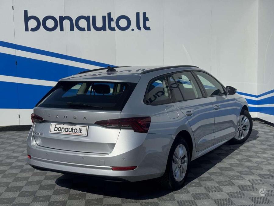 Grey Skoda Octavia 2022 in Kaunas, with an engine capacity of 1.00 L and mileage of 172 thousand km for 13250 €, photo 4 on AUTOMOTO.COM.LV
