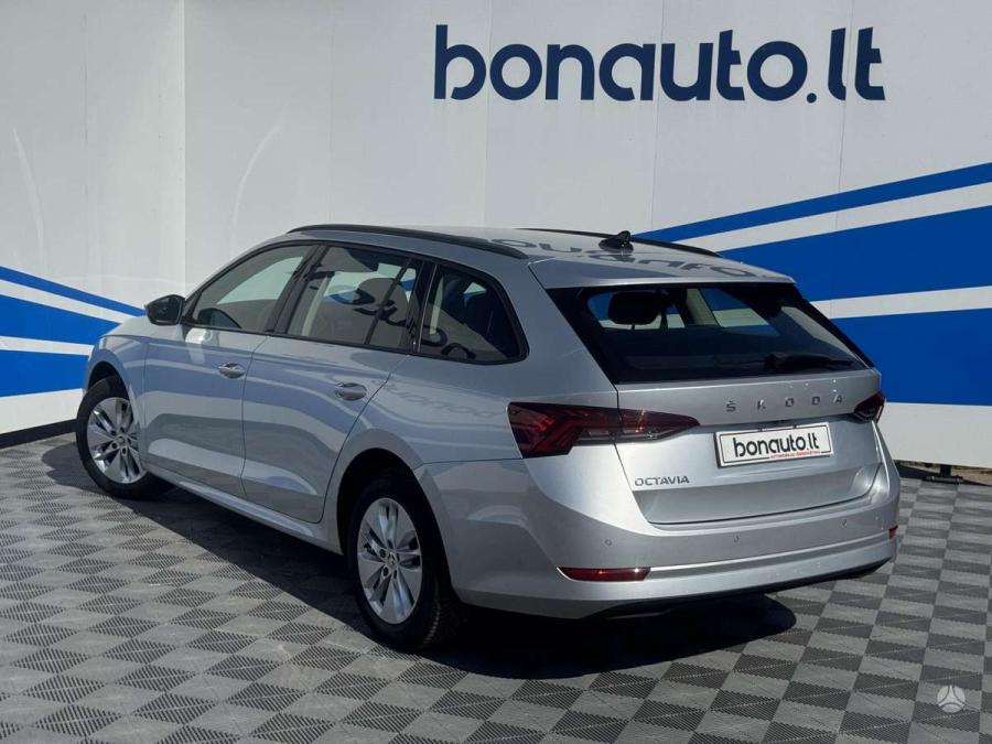 Grey Skoda Octavia 2022 in Kaunas, with an engine capacity of 1.00 L and mileage of 172 thousand km for 13250 €, photo 5 on AUTOMOTO.COM.LV