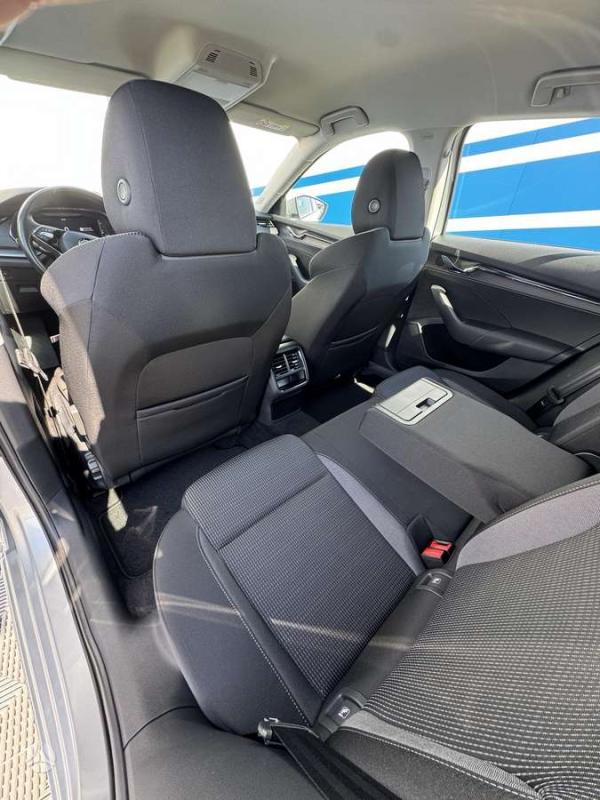 Grey Skoda Octavia 2022 in Kaunas, with an engine capacity of 1.00 L and mileage of 172 thousand km for 13250 €, photo 6 on AUTOMOTO.COM.LV