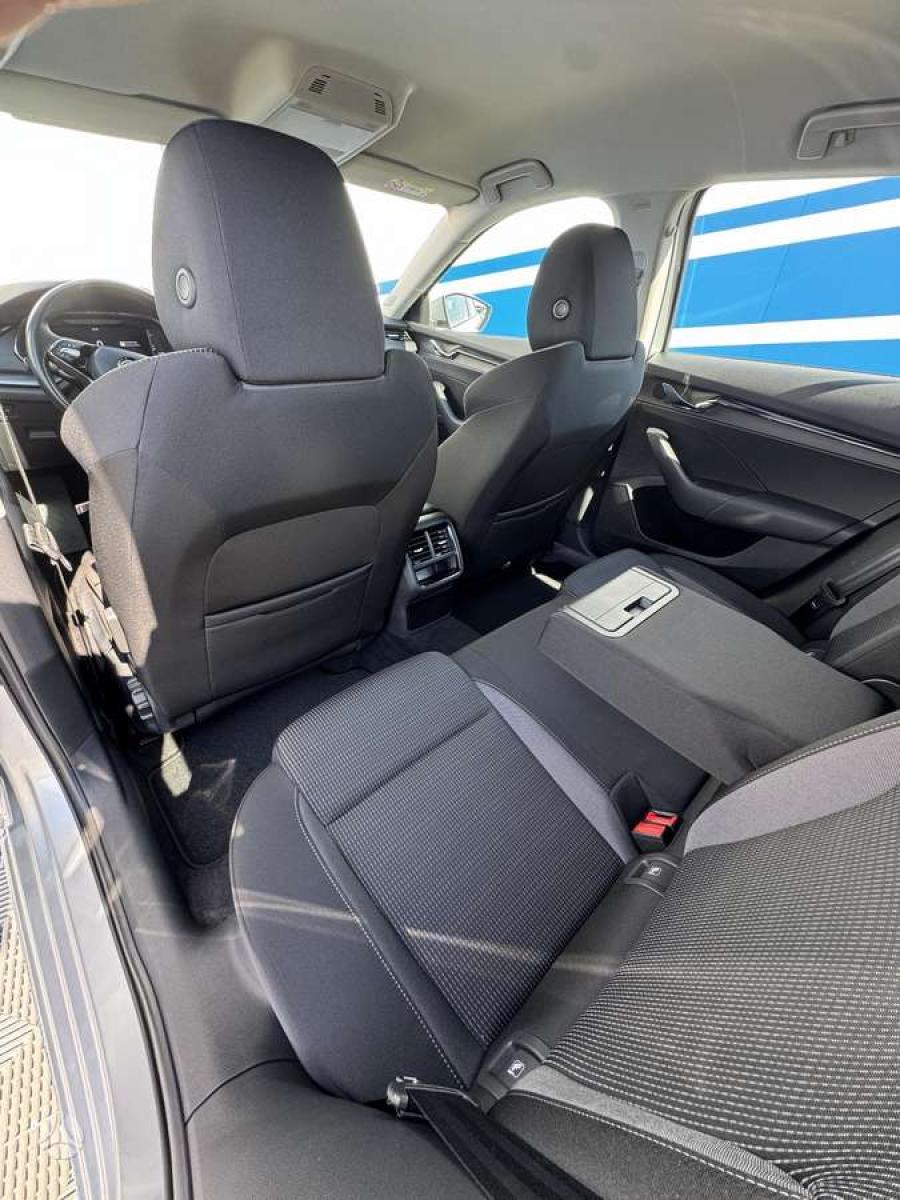 Grey Skoda Octavia 2022 in Kaunas, with an engine capacity of 1.00 L and mileage of 172 thousand km for 13250 €, photo 7 on AUTOMOTO.COM.LV