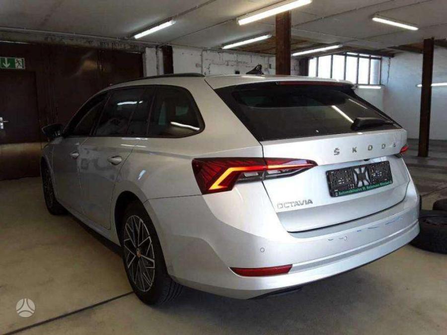 Pelēks Skoda Octavia 2022 Viļņa, ar dzinēja tilpumu 1.50 L un nobraukumu 76 tūkst. km par 18755 €, foto 3 vietnē AUTOMOTO.COM.LV
