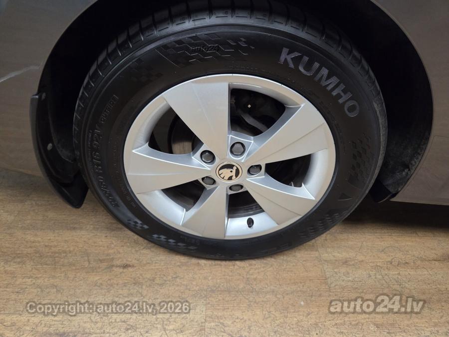 Pelēks Skoda Octavia 2022 Tallina, ar dzinēja tilpumu 1.50 L un nobraukumu 40 tūkst. km par 19900 €, foto 21 vietnē AUTOMOTO.COM.LV