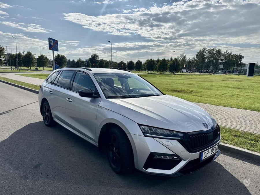 Grey Skoda Octavia 2022 in Riga, with an engine capacity of 1.50 L and mileage of 30 thousand km for 17350 €, photo 4 on AUTOMOTO.COM.LV