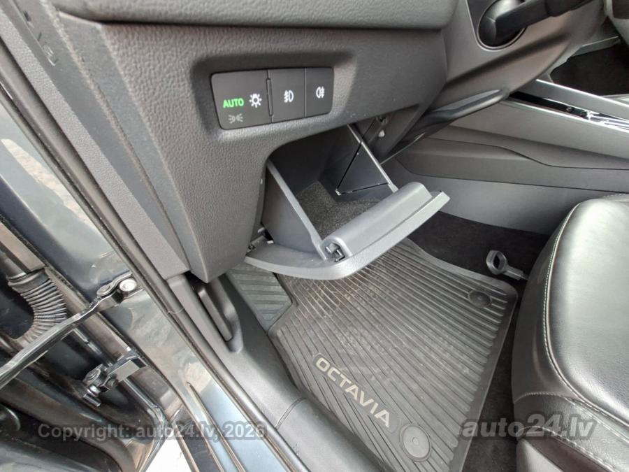 Grey Skoda Octavia 2022 in Jelgava, with an engine capacity of 2.00 L and mileage of 93 thousand km for 18550 €, photo 22 on AUTOMOTO.COM.LV