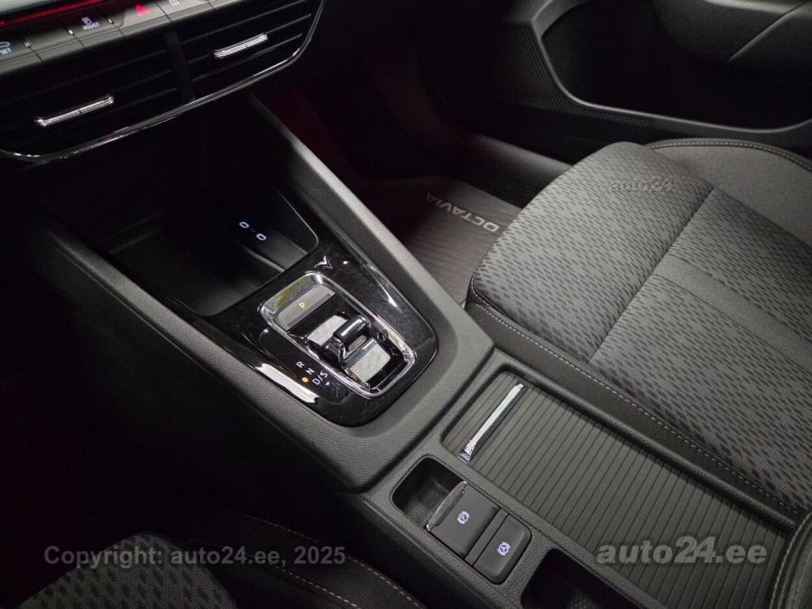 Grey Skoda Octavia 2023 in Tallinn, with an engine capacity of 1.50 L and mileage of 31 thousand km for 21900 €, photo 12 on AUTOMOTO.COM.LV