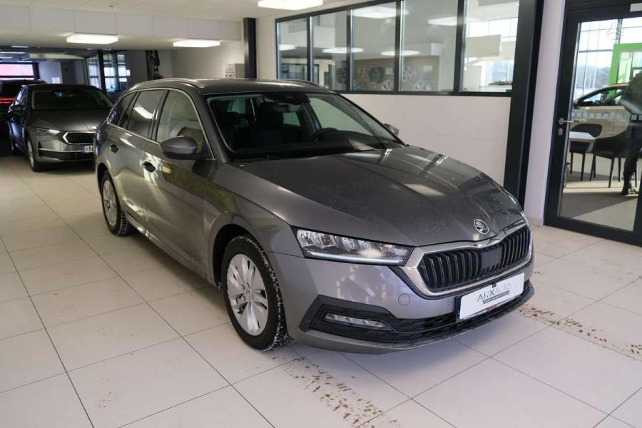 Pelēks Skoda Octavia 2023 Viļņa, ar dzinēja tilpumu 1.50 L un nobraukumu 52 tūkst. km par 21300 €, foto 3 vietnē AUTOMOTO.COM.LV