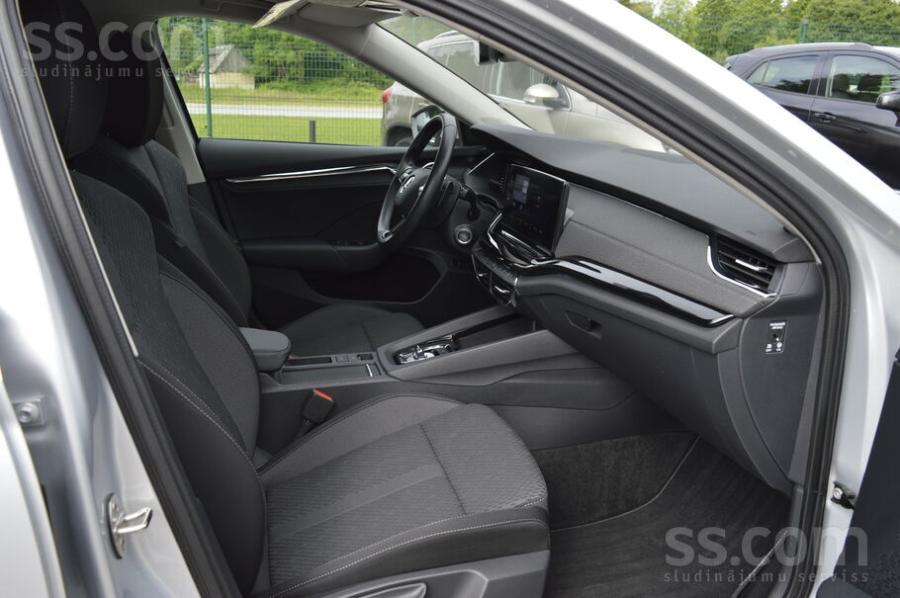 Grey Skoda Octavia 2023 in Tukums, with an engine capacity of 1.50 L and mileage of 72 thousand km for 18695 €, photo 12 on AUTOMOTO.COM.LV