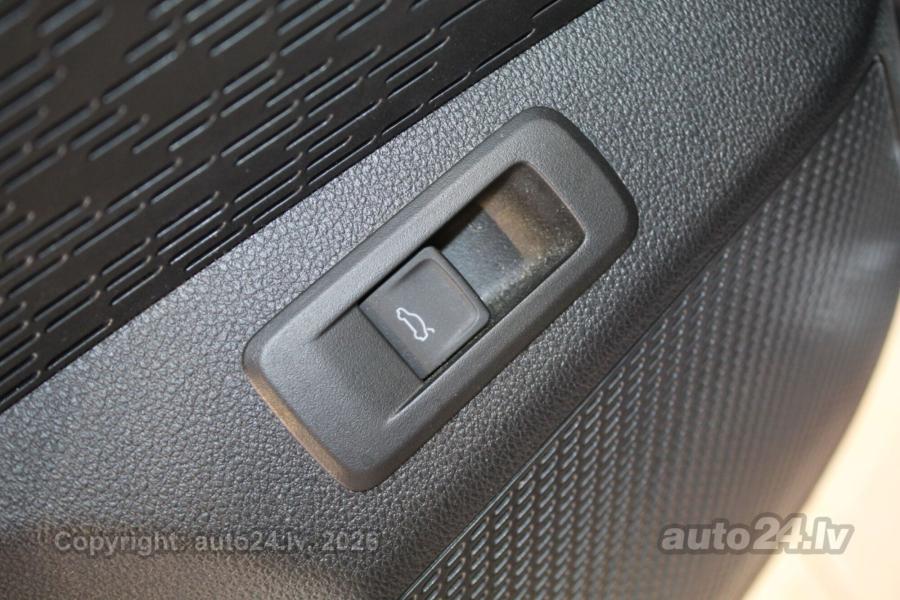 Pelēks Skoda Octavia 2023 Tallina, ar dzinēja tilpumu 1.50 L un nobraukumu 98 tūkst. km par 21490 €, foto 22 vietnē AUTOMOTO.COM.LV