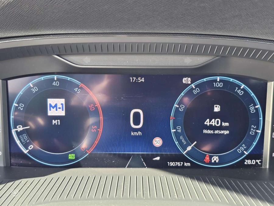 Grey Skoda Octavia 2023 in Vilnius, with an engine capacity of 1.97 L and mileage of 191 thousand km for 14900 €, photo 8 on AUTOMOTO.COM.LV
