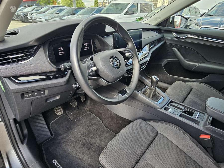 Grey Skoda Octavia 2023 in Vilnius, with an engine capacity of 1.97 L and mileage of 191 thousand km for 14900 €, photo 12 on AUTOMOTO.COM.LV